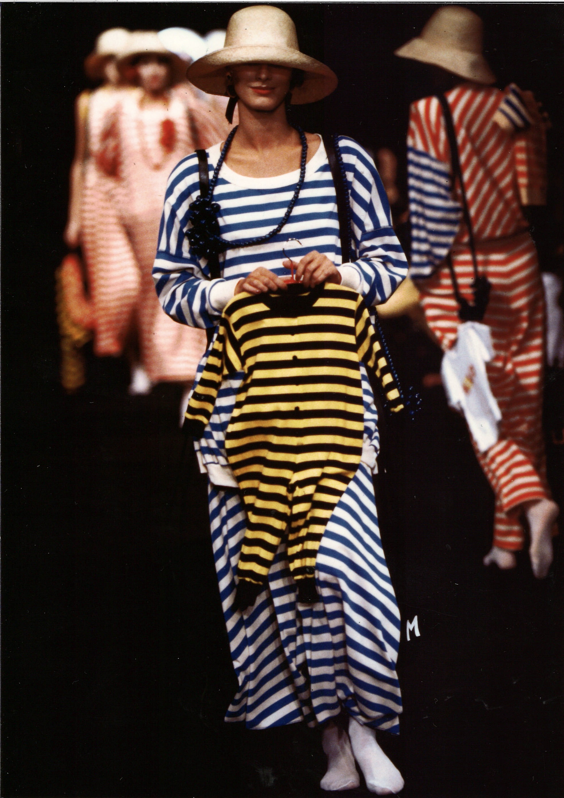 Catwalk model van Maison Sonia Rykiel, model met bijpassend baby outfit